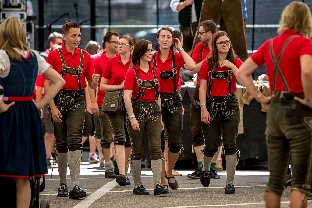 Explore the evolution of Women's traditional outfits | eDirndl